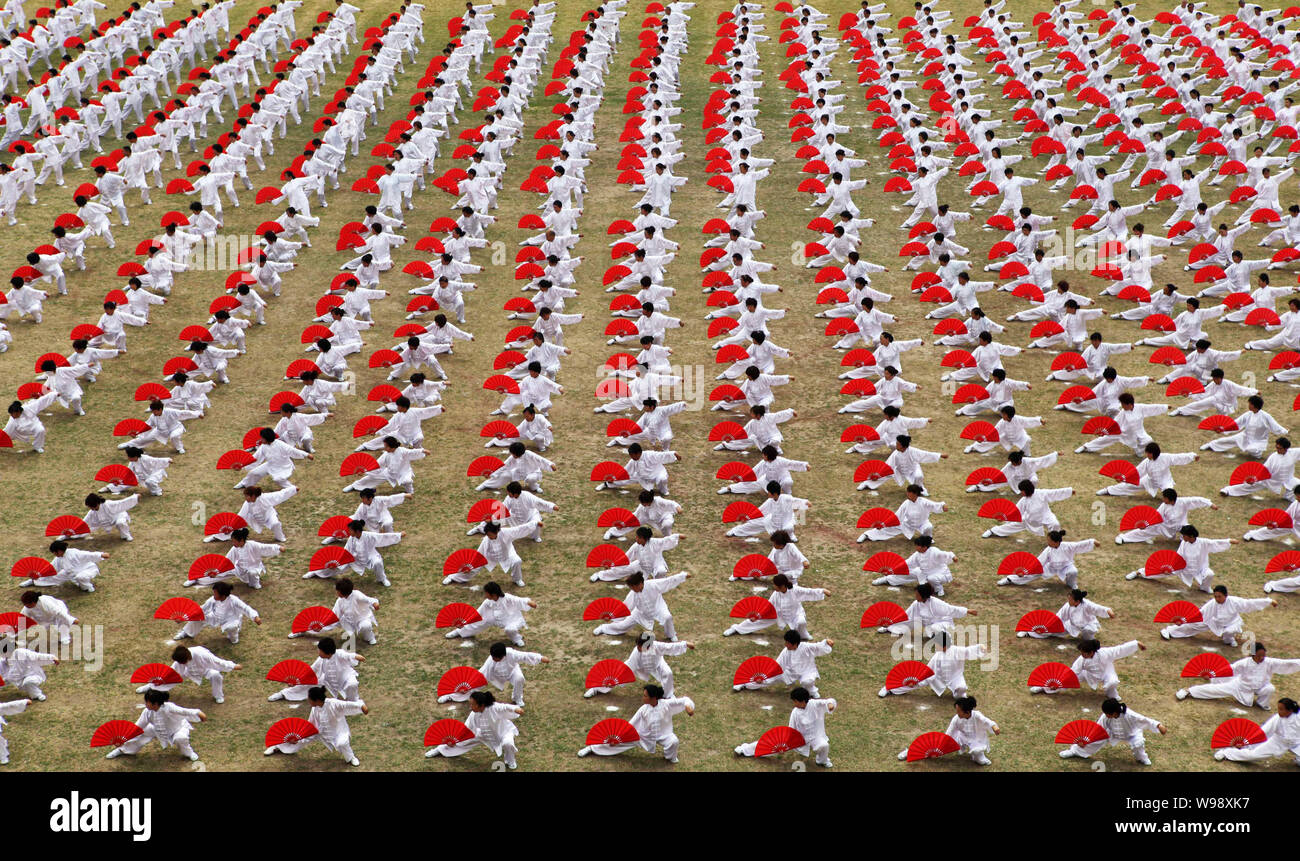 Taiji fan hi-res stock photography and images - Alamy