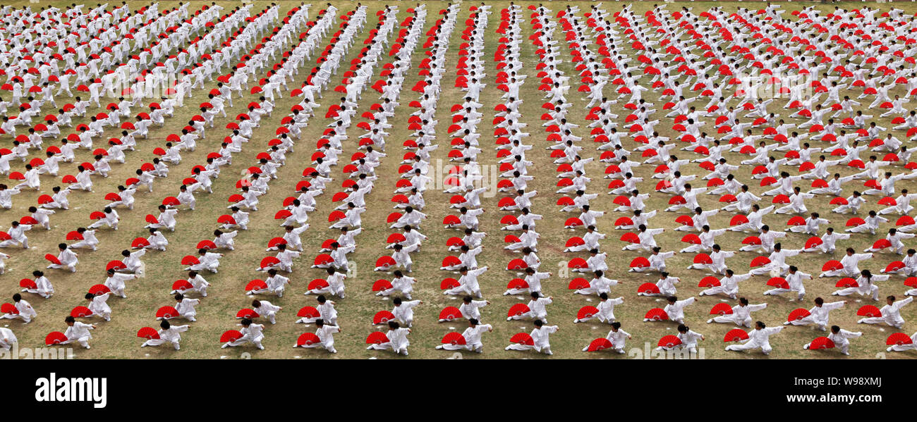 Taiji fan hi-res stock photography and images - Alamy