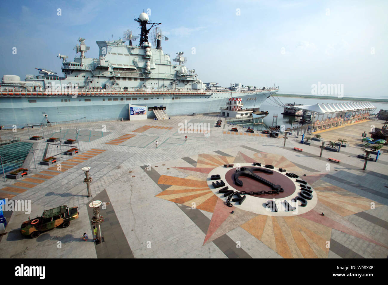 Aircraft carrier kiev hi-res stock photography and images - Alamy