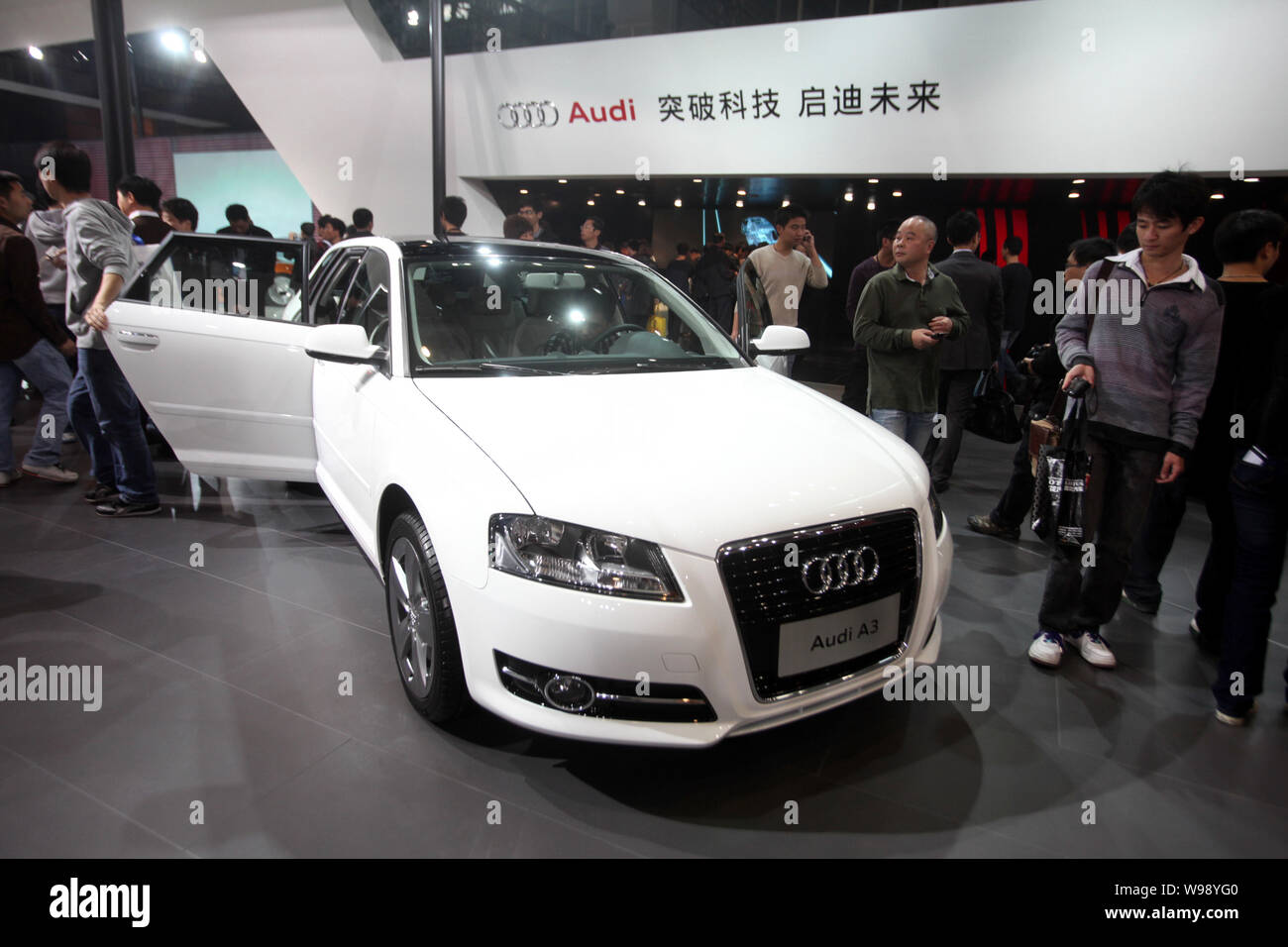 China automobile manufacturing 2010 hi-res stock photography and images ...