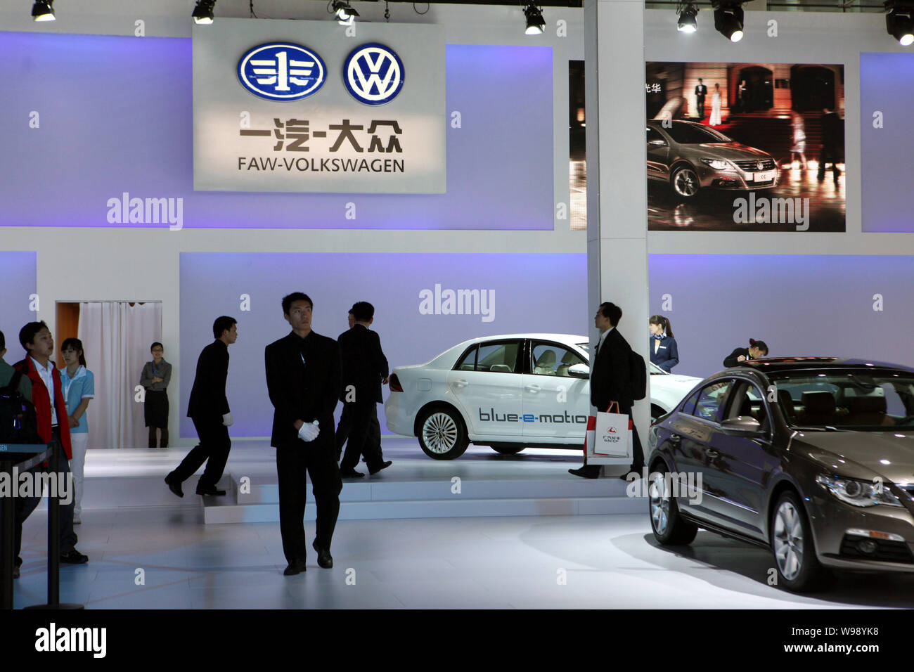 Joint venture partner hi-res stock photography and images - Alamy