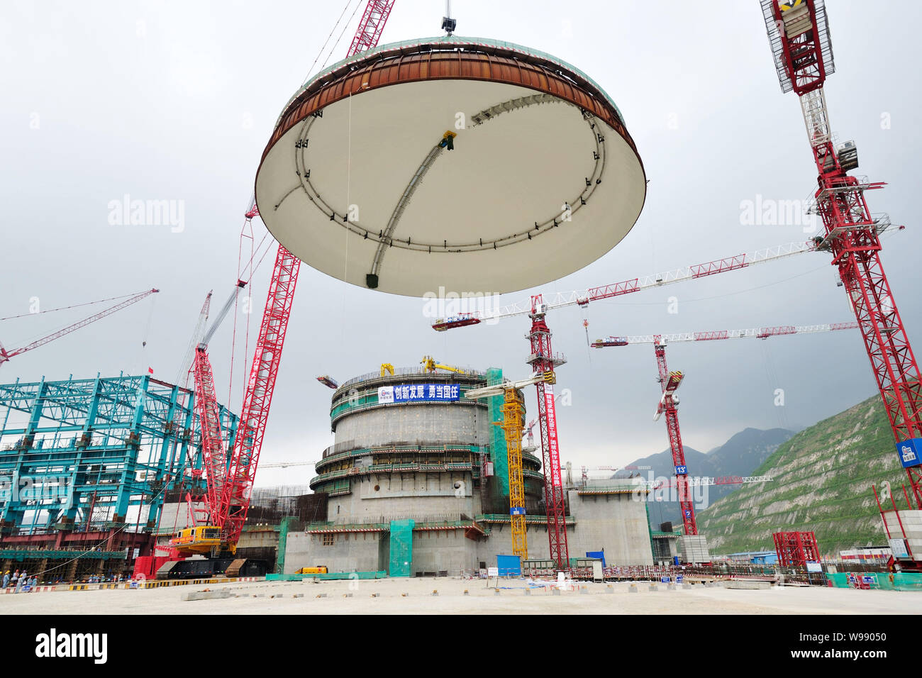 The dome of a containment structure is being hoisted to top of Taishan ...