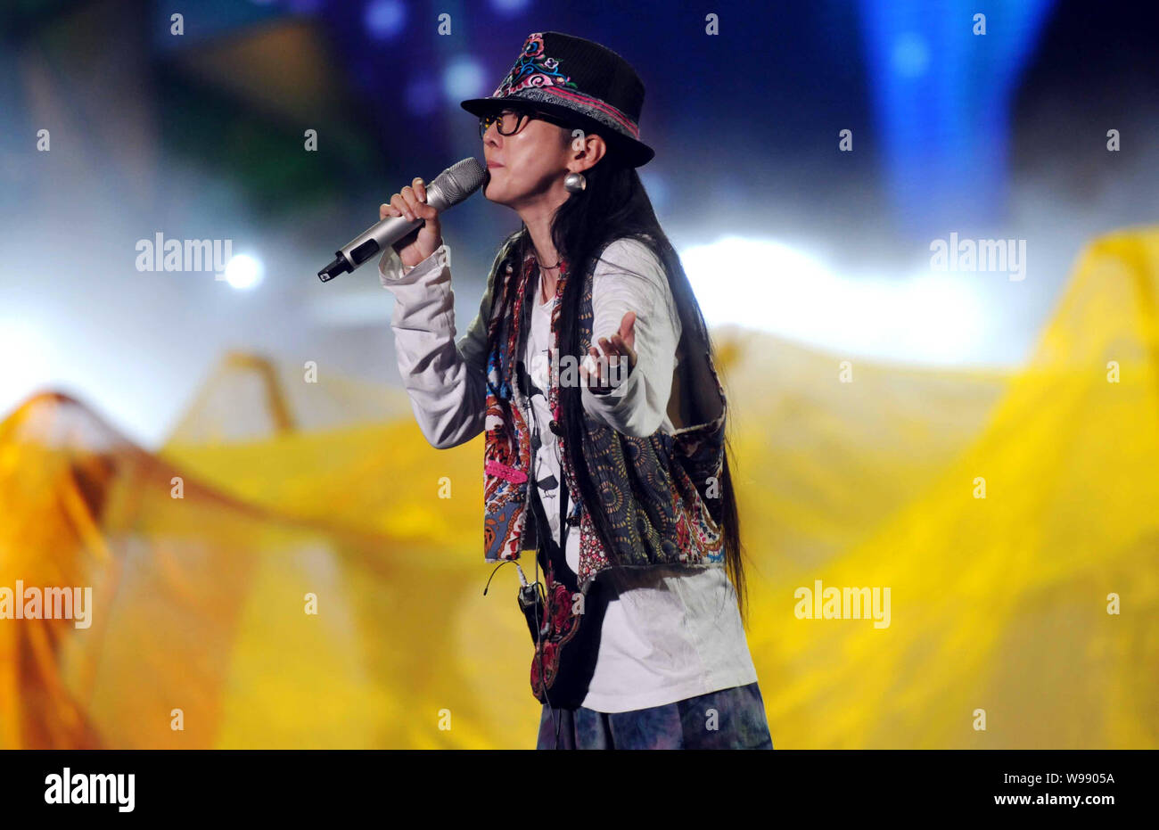 Dingding hi-res stock photography and images - Alamy