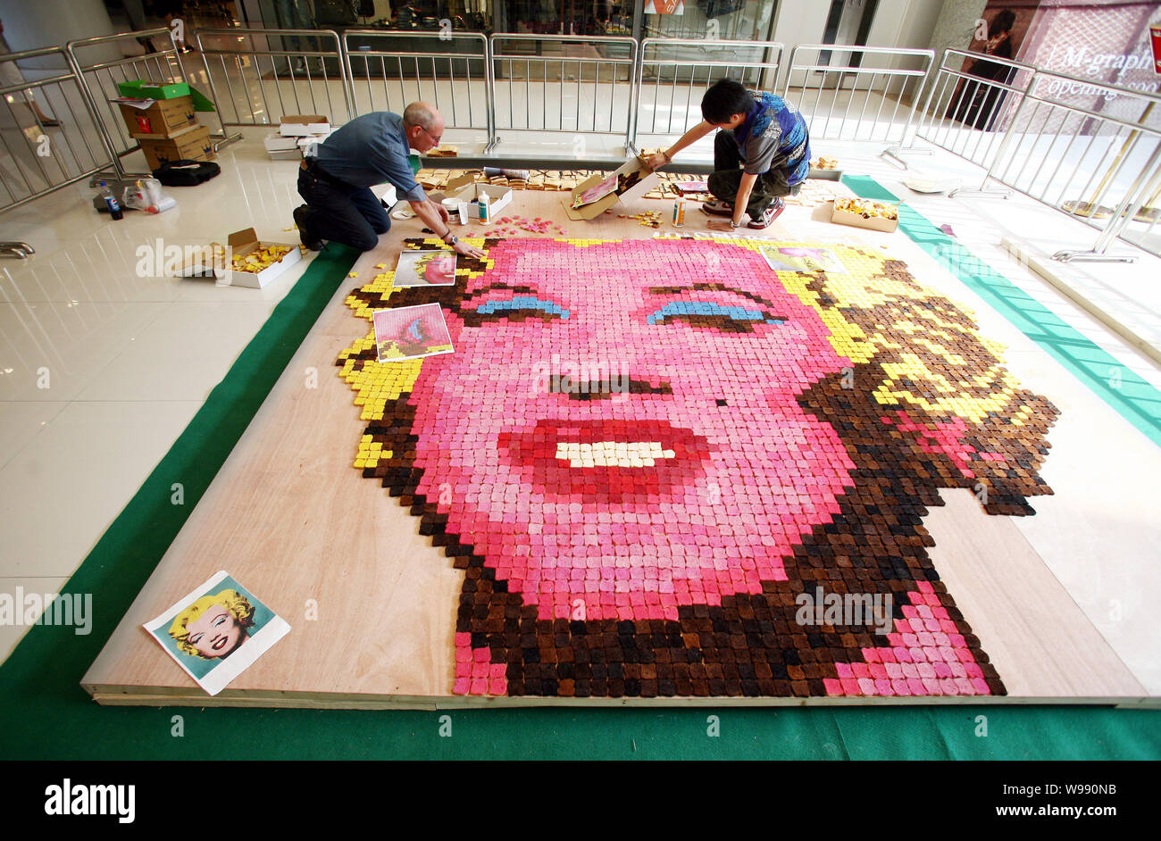 Maurice Bennett of New Zealand, known as Toast Art Picasso, and his ...