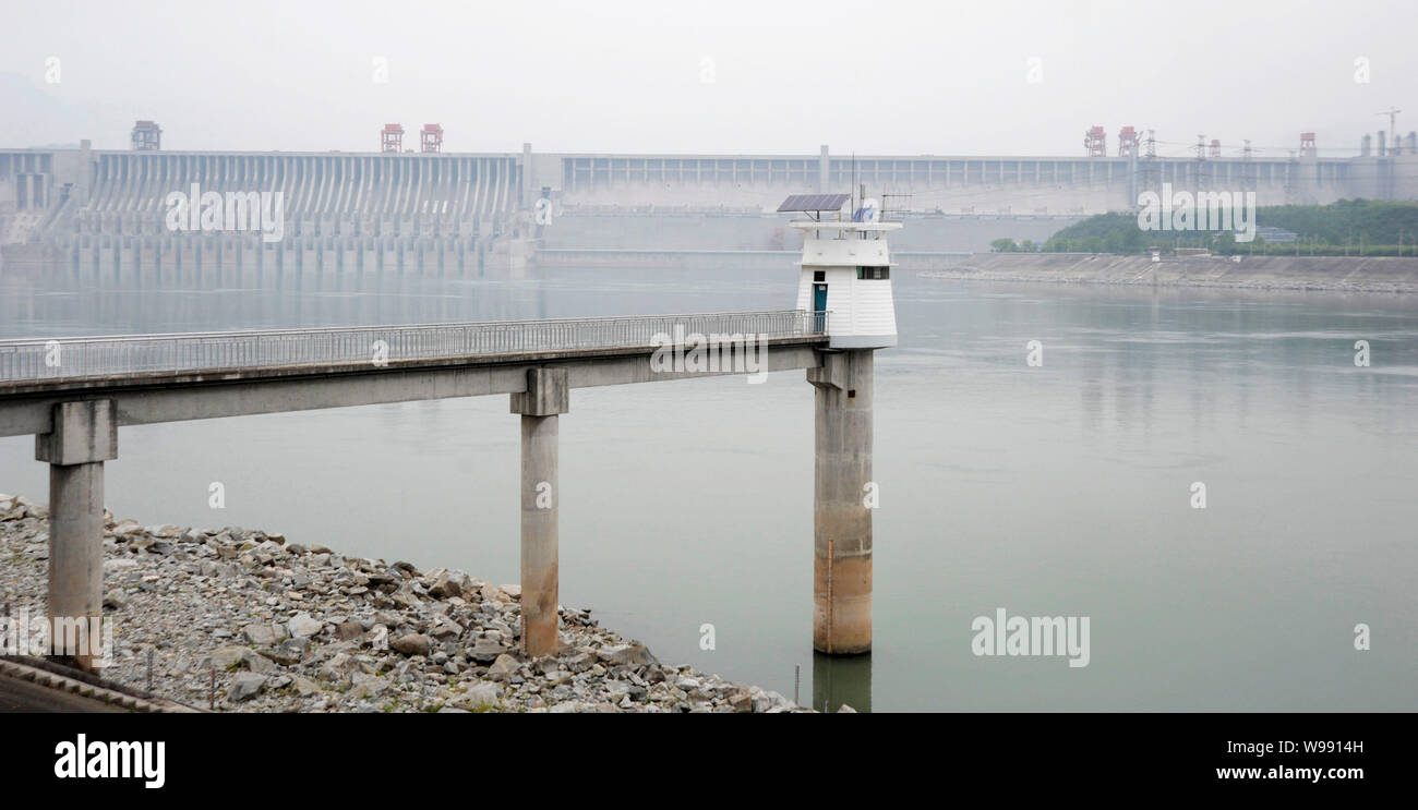 China dam drought hi-res stock photography and images - Alamy