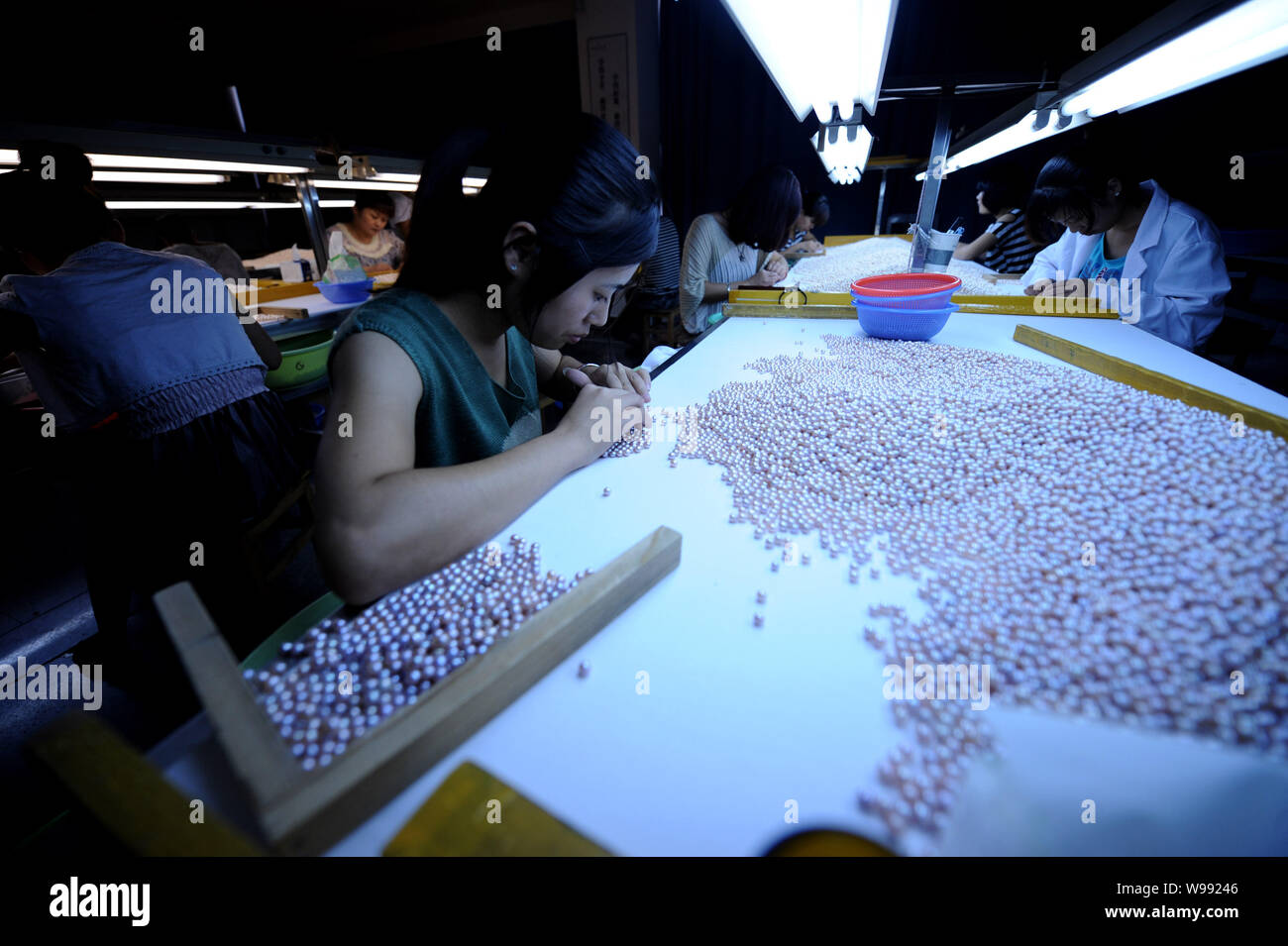 Factory of pearls hi-res stock photography and images - Alamy