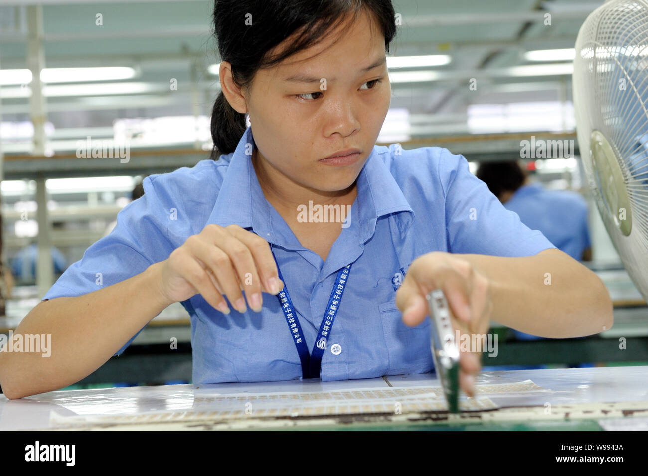 Factory parts of mobile phones hi-res stock photography and images - Alamy