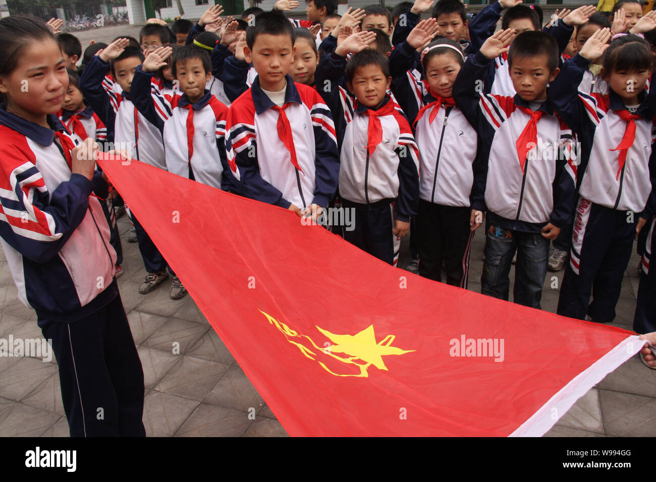 Red pioneers scarf hi-res stock photography and images - Alamy