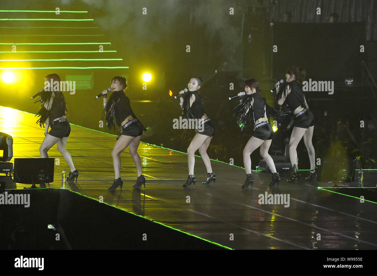 South k pop girl group kara hi-res stock photography and images - Alamy