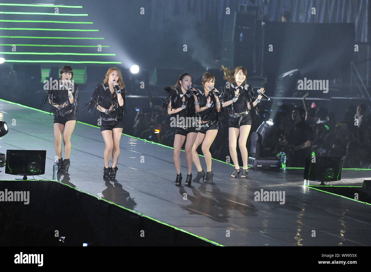 South k pop girl group kara hi-res stock photography and images - Alamy