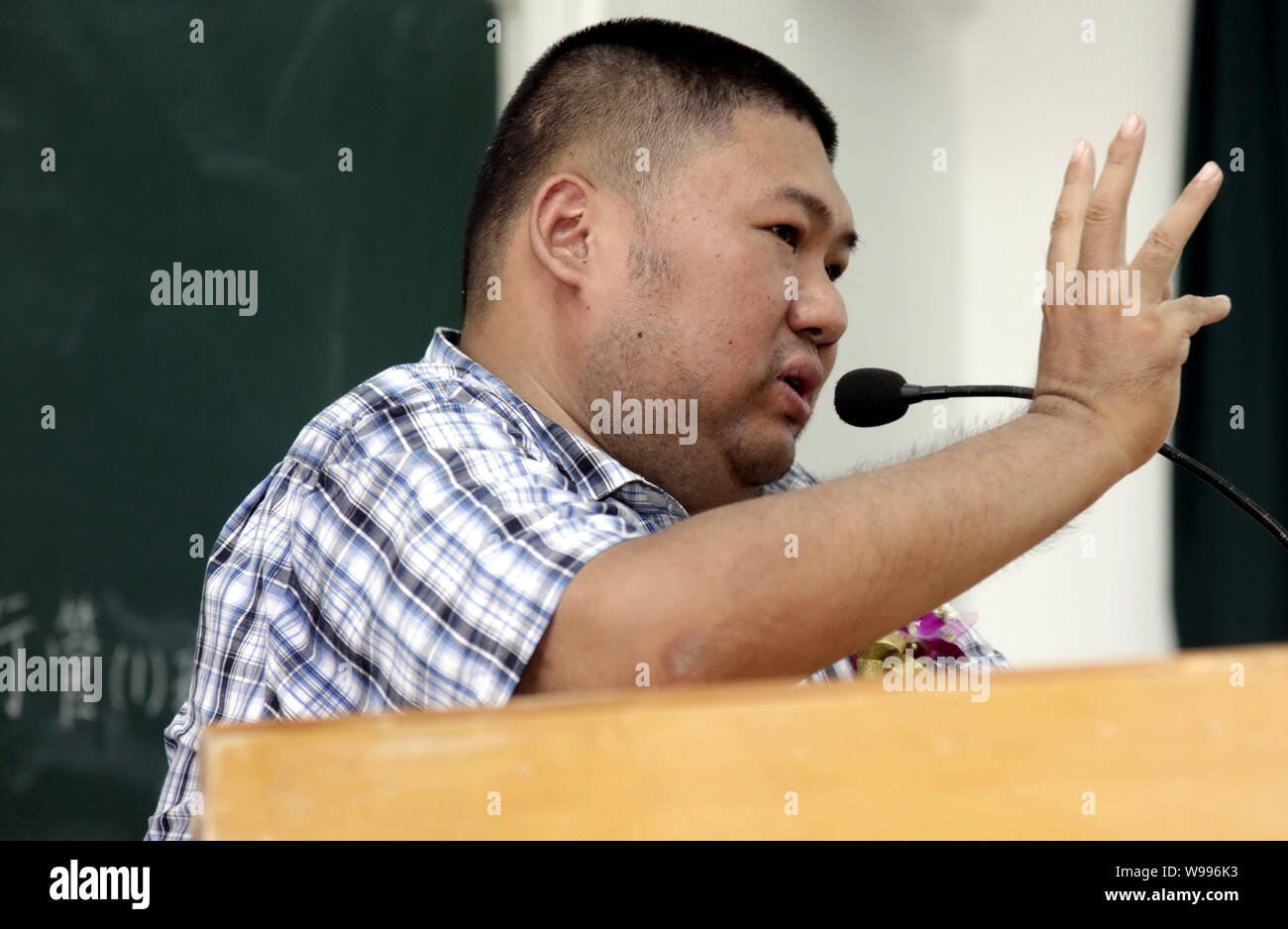 Chinese General Mao Xinyu, grandson of Mao Zedong, speaks to young ... Chinese General Mao Xinyu, grandson of Mao Zedong, speaks to young ...