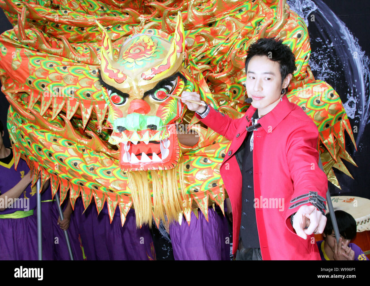 Lion singer hi-res stock photography and images - Alamy