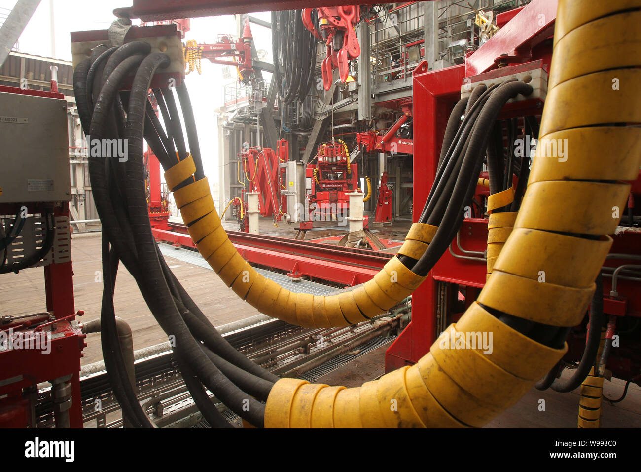 Drilling rig chinese hi-res stock photography and images - Alamy