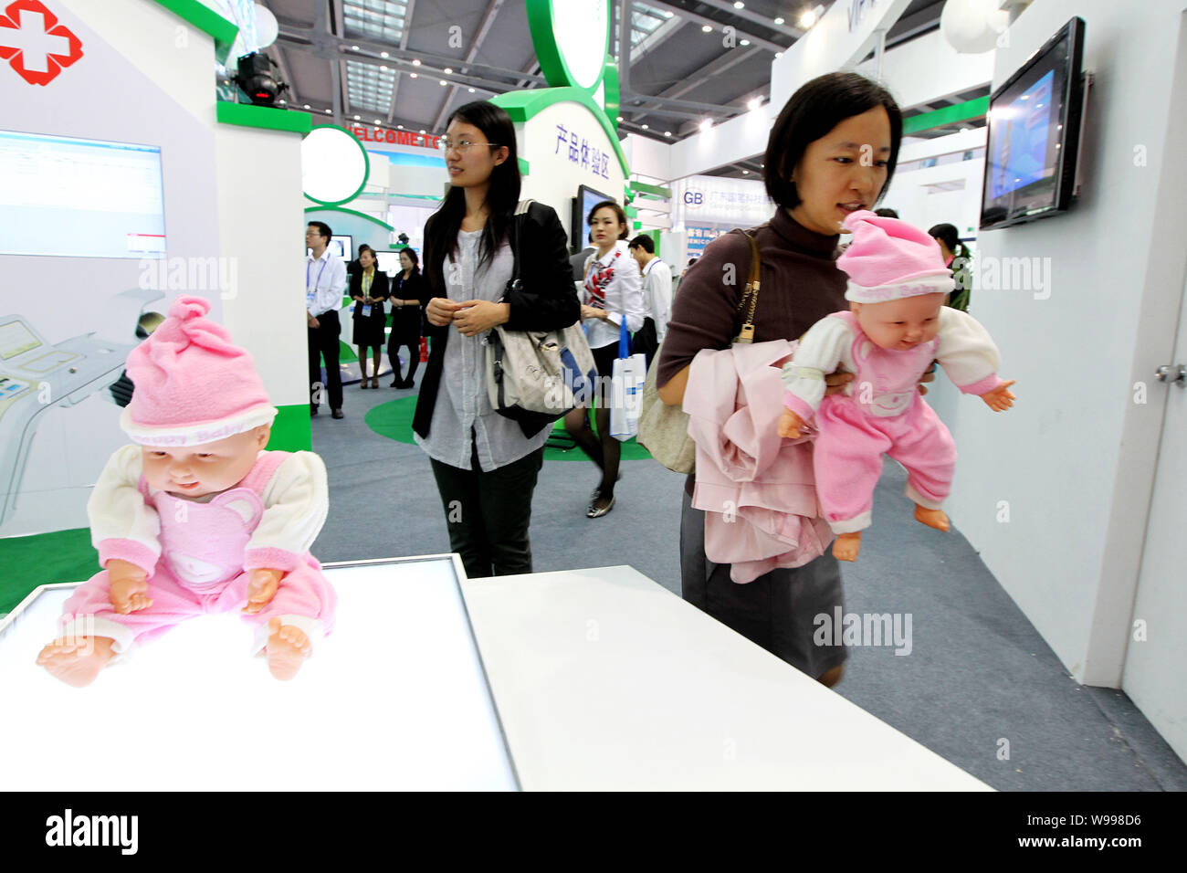 Baby lifts hi-res stock photography and images - Alamy