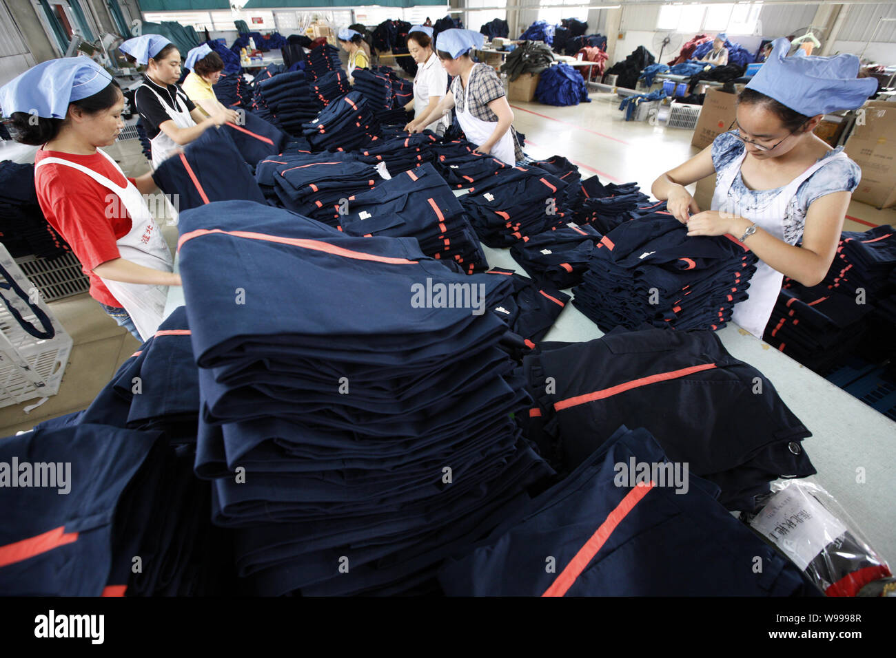 Fold Clothes High Resolution Stock Photography and Images - Alamy