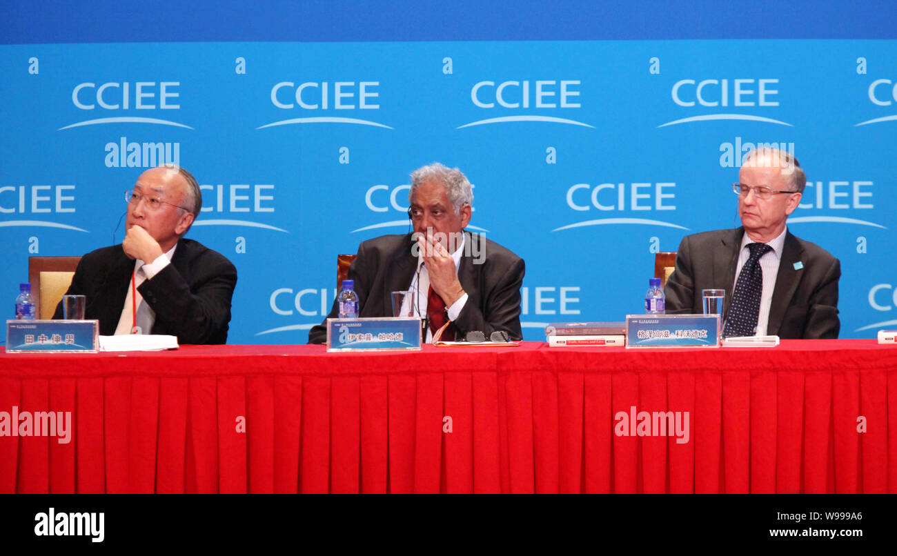 (From left) Tanaka Nobuo, executive director of International Energy ...
