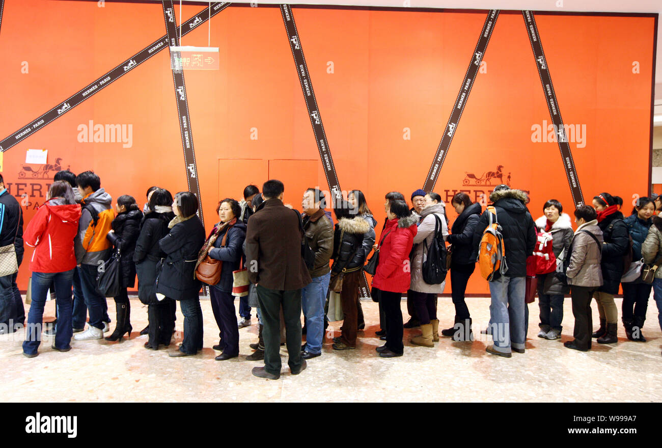 World Class Shopping Mall High Resolution Stock Photography and Images ...