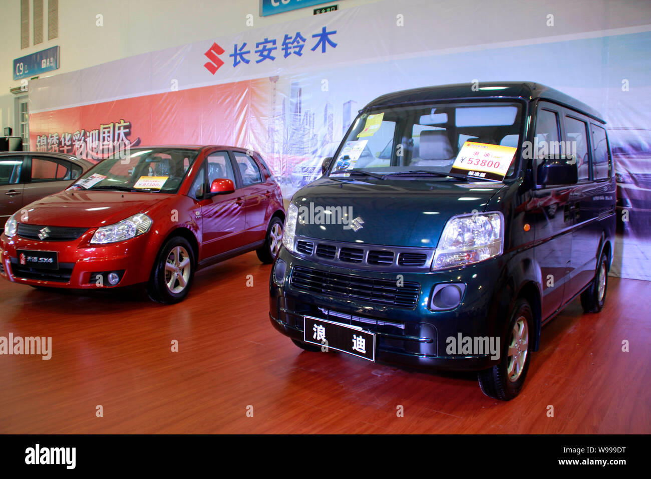 Small air show hi-res stock photography and images - Alamy