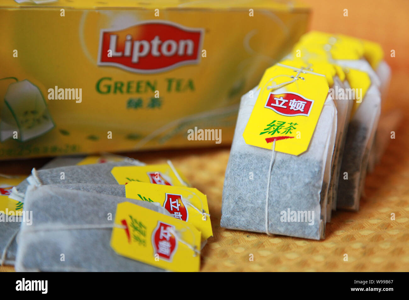 Lipton tea hi-res stock photography and images - Alamy