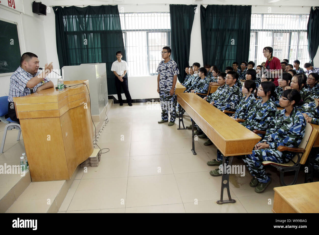 Chinese General Mao Xinyu, grandson of Mao Zedong, speaks to young ... Chinese General Mao Xinyu, grandson of Mao Zedong, speaks to young ...