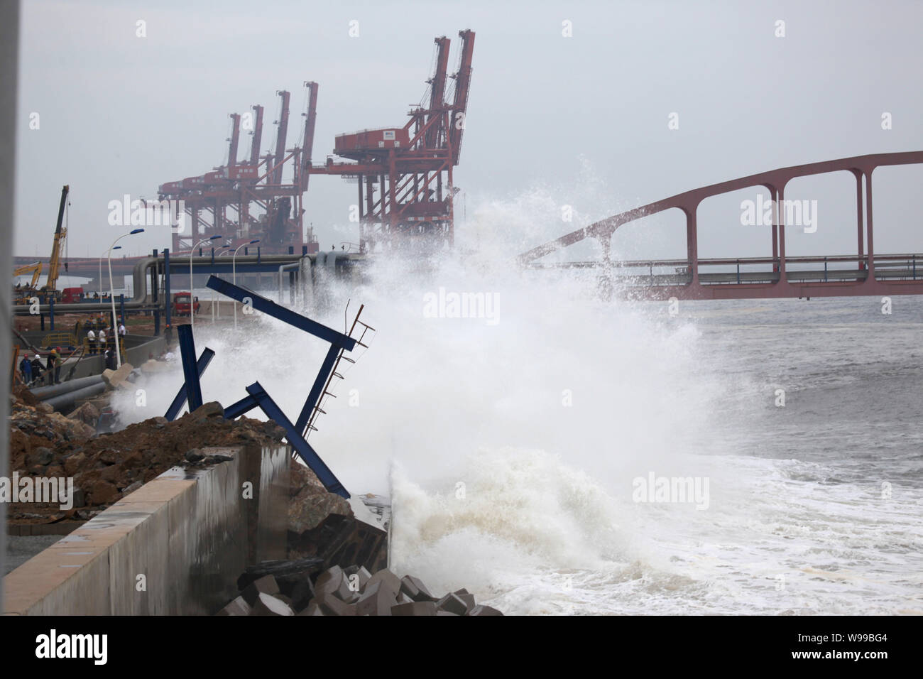 Dike workers hi-res stock photography and images - Alamy