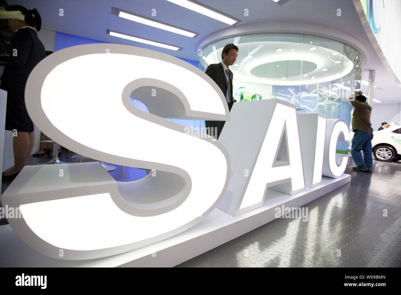 --FILE--Chinese staff are pictured at the booth of SAIC (Shanghai ...