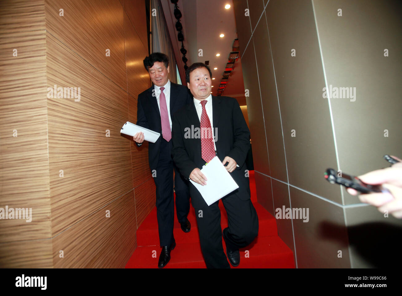 Wan Feng, right, President of China Life Insurance Company Limited, is ...