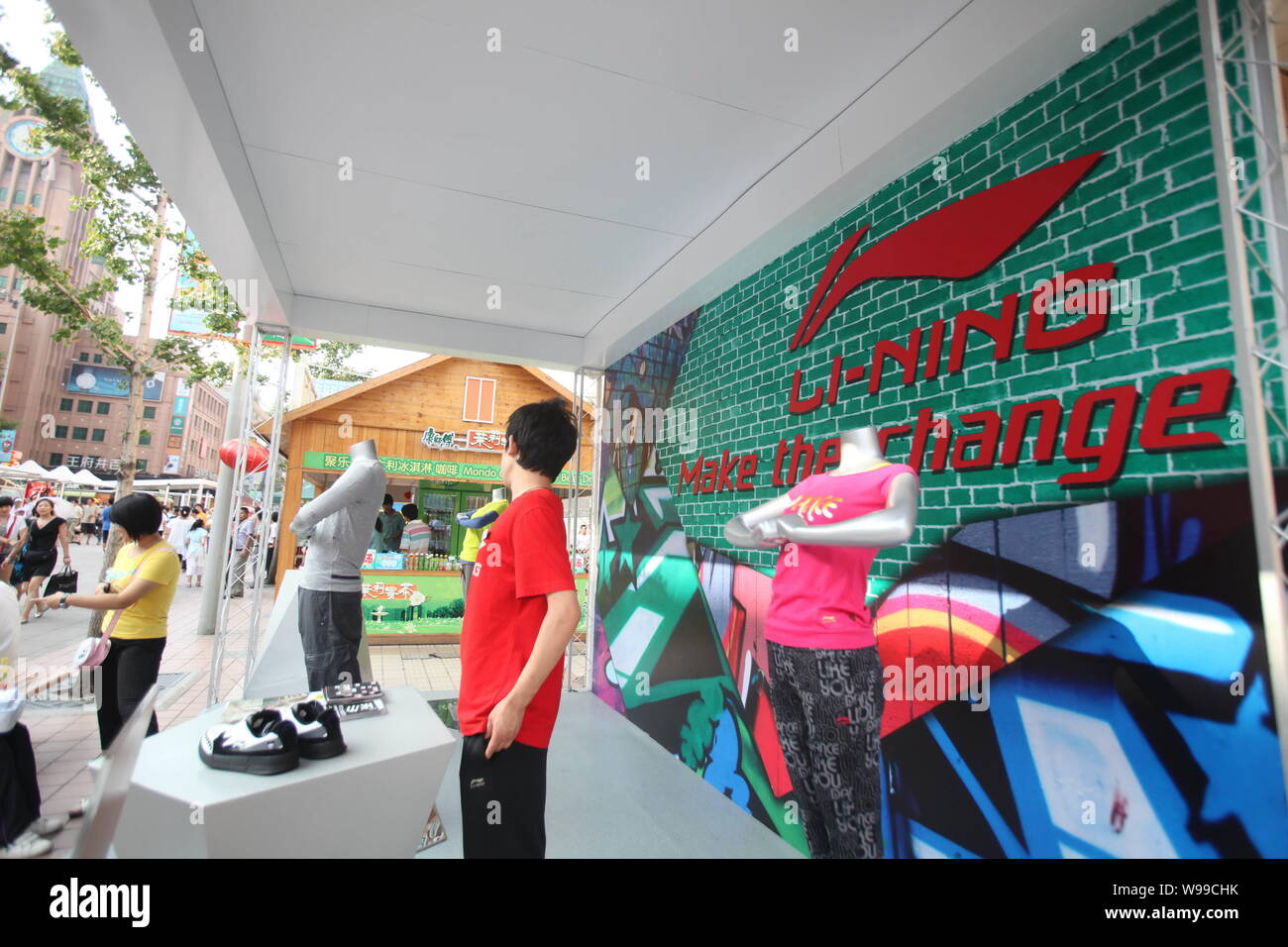 Li ning store hi-res stock photography and images - Alamy