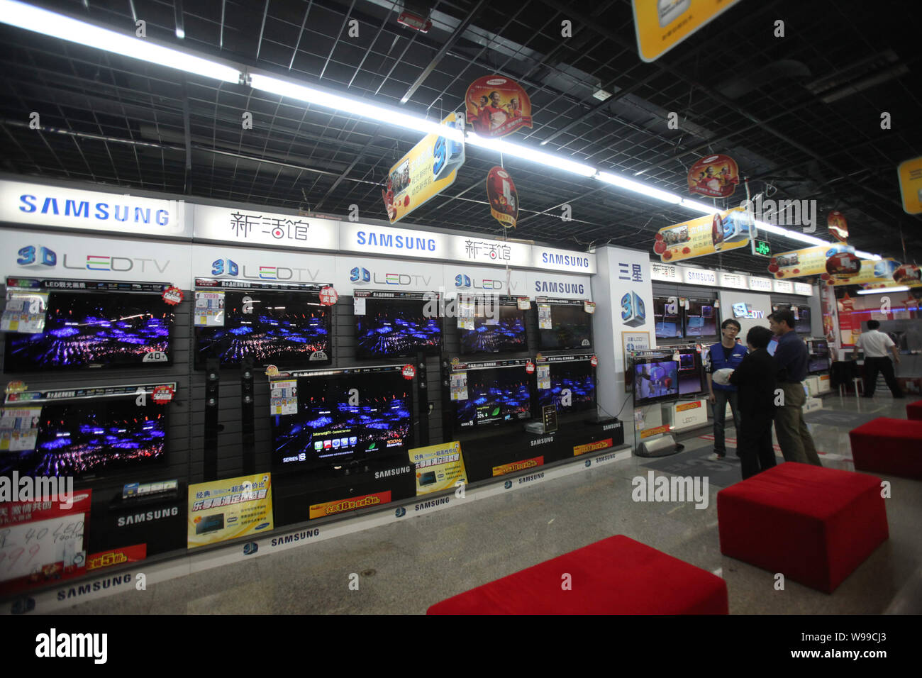 Chinese customers shop for Samsung LCD and LED televisions at a Gome ...