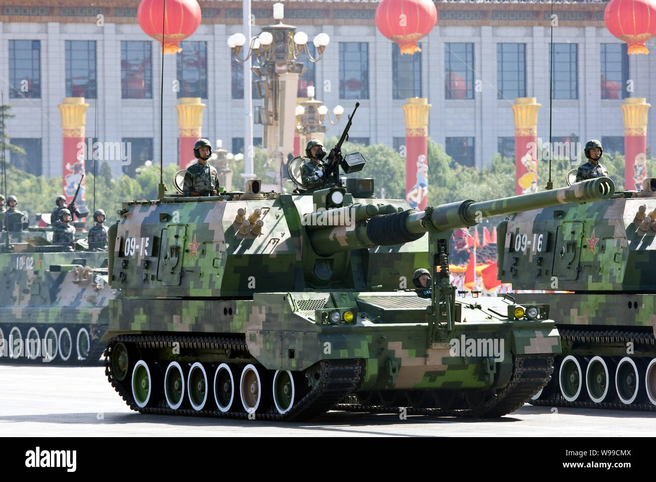 --File-- Chinese vehicles armed with cannons of PLA (Peoples Liberation ...