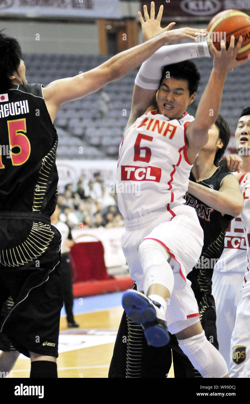 Joji Takeuchi of Japan, left, tries to block a shot by Meng Duo of ...
