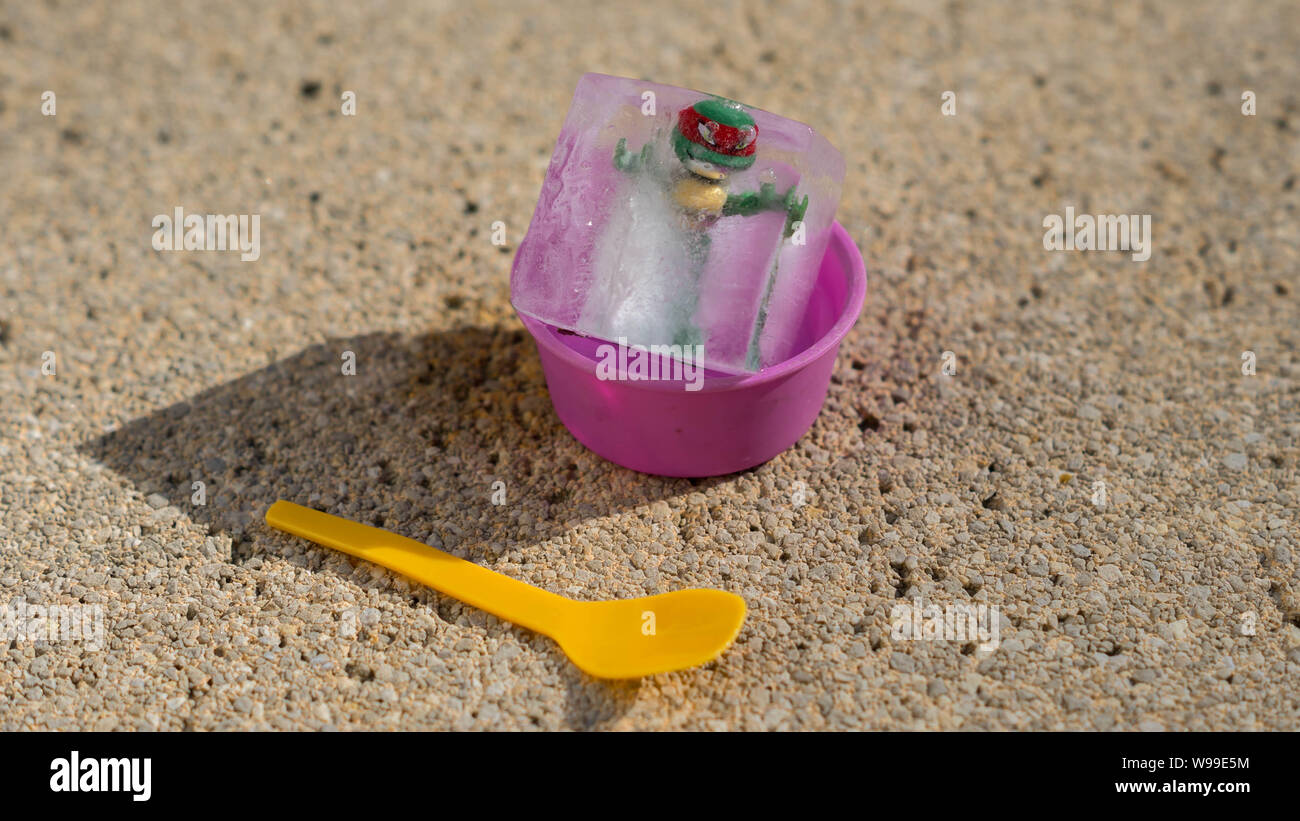 Frozen plastic turtle hi-res stock photography and images - Alamy