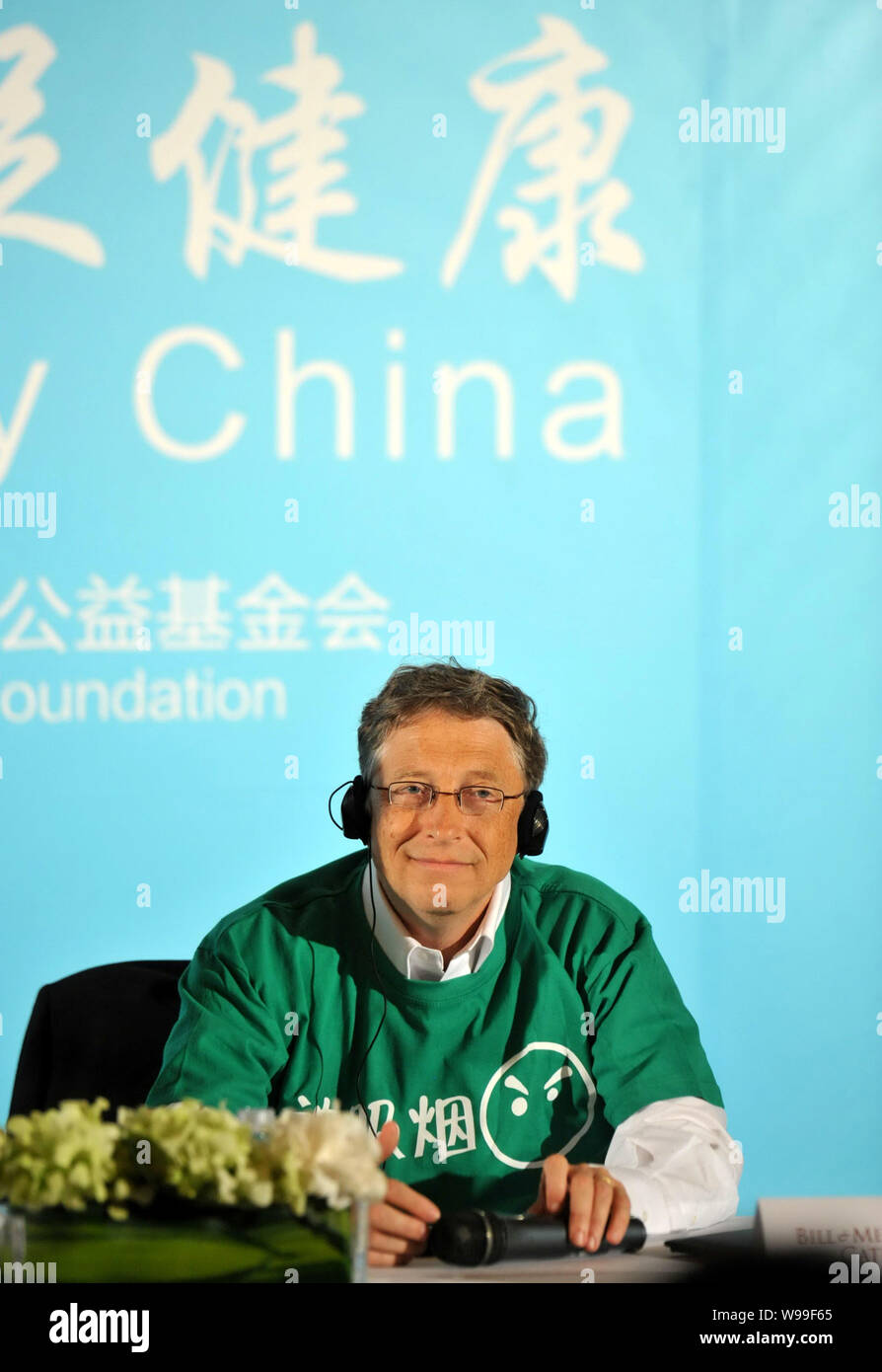 Microsoft chairman bill gates attends hi-res stock photography and ...