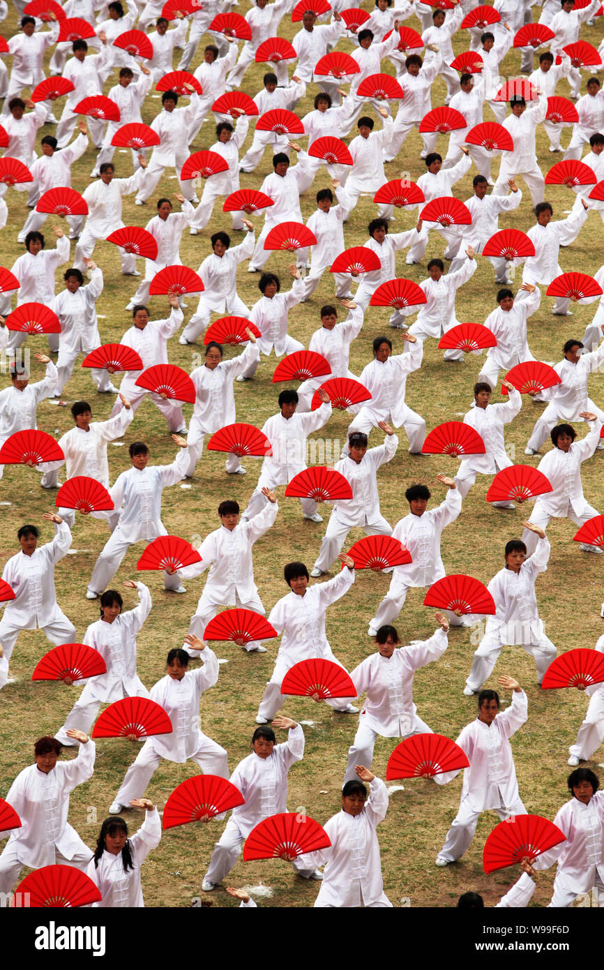 Taiji fan hi-res stock photography and images - Alamy