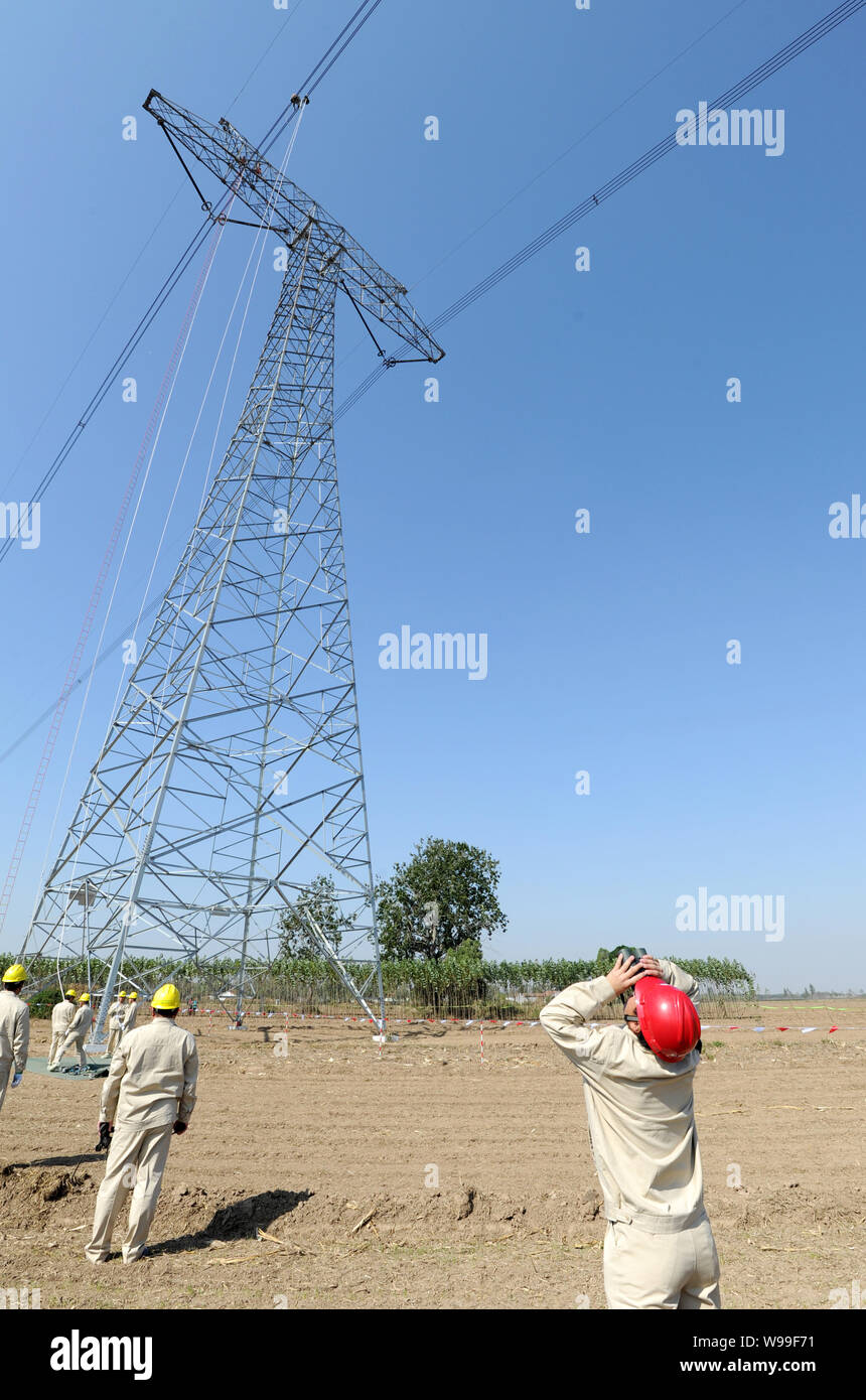 Power lines on ground hi-res stock photography and images - Alamy