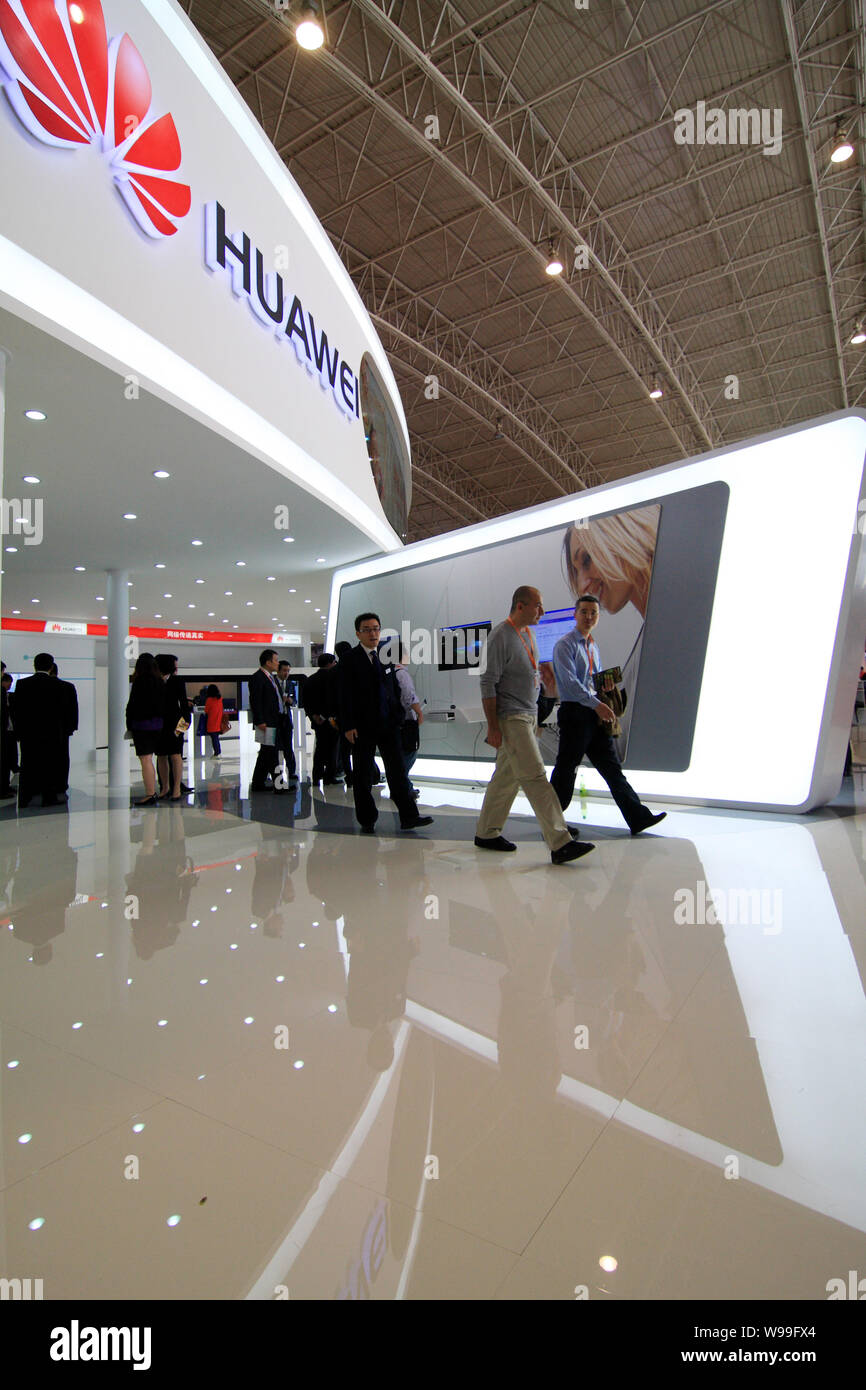 --FILE--Visitors are pictured at the booth of Huawei Technologies ...