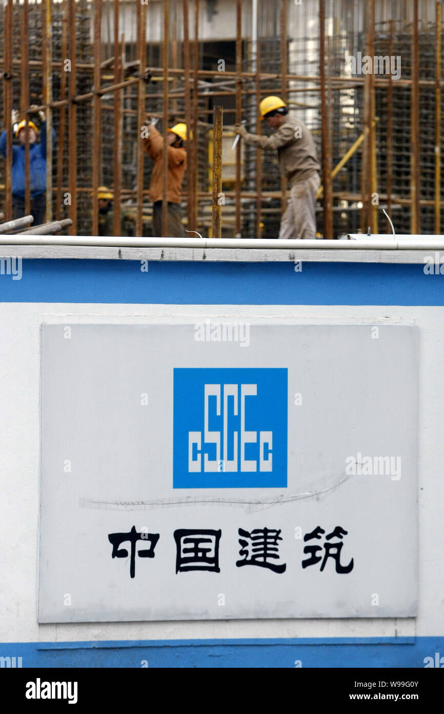 --FILE--Chinese workers build scaffolding at a construction site of ...