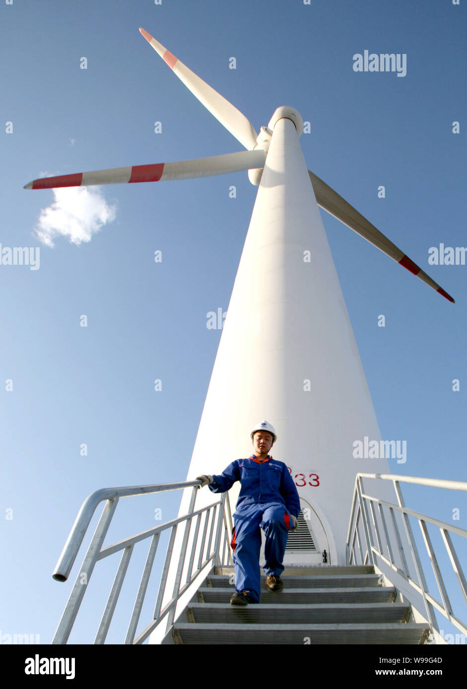 China wind farm worker hi-res stock photography and images - Alamy