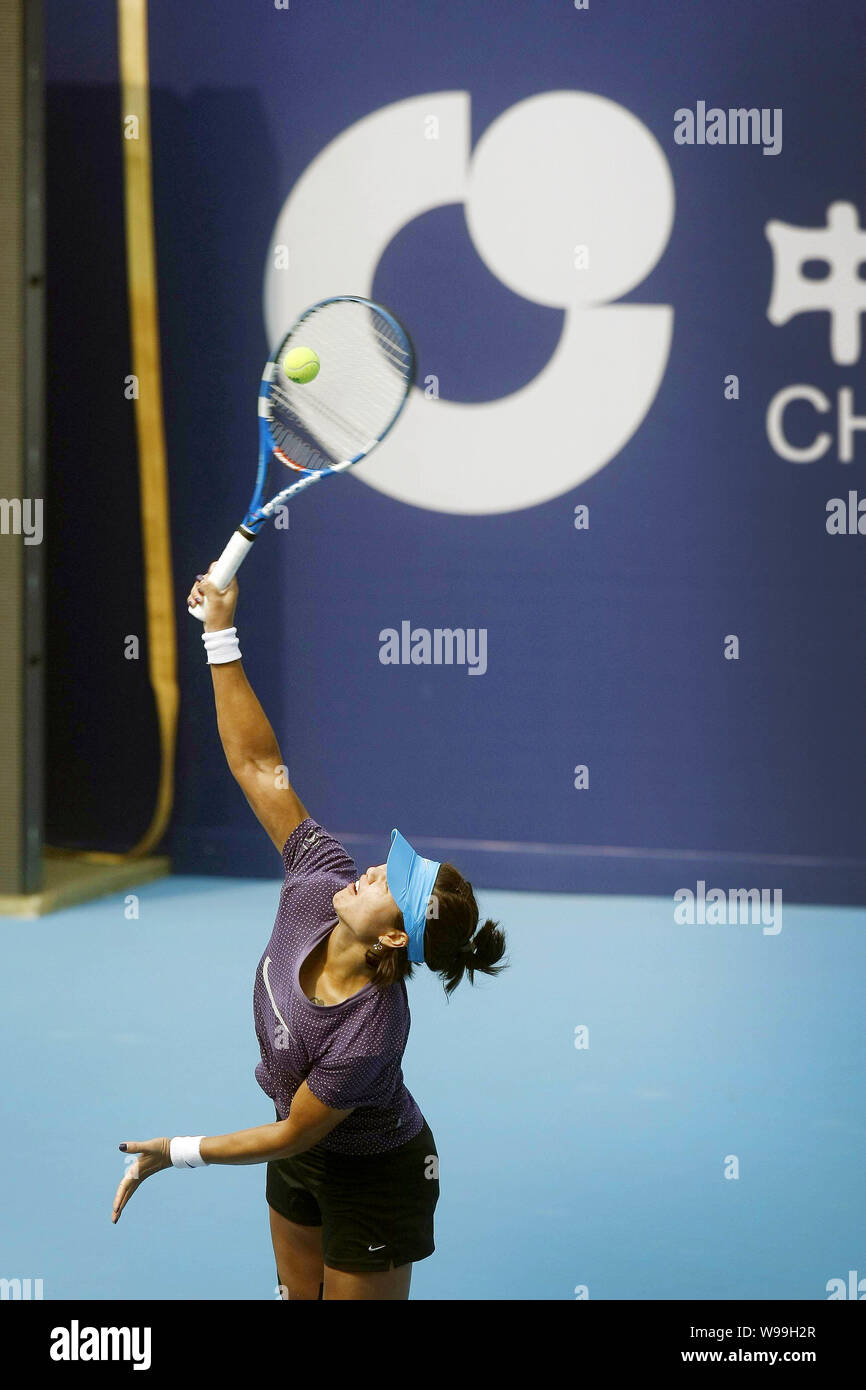 Chinese tennis player Li Na practises at China National Tennis Center ...