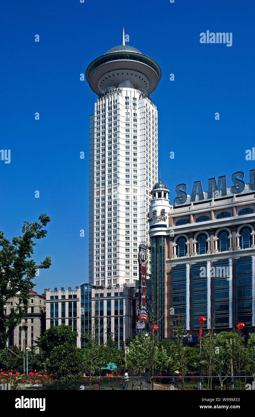 Radisson shanghai hotel new world hi-res stock photography and images ...