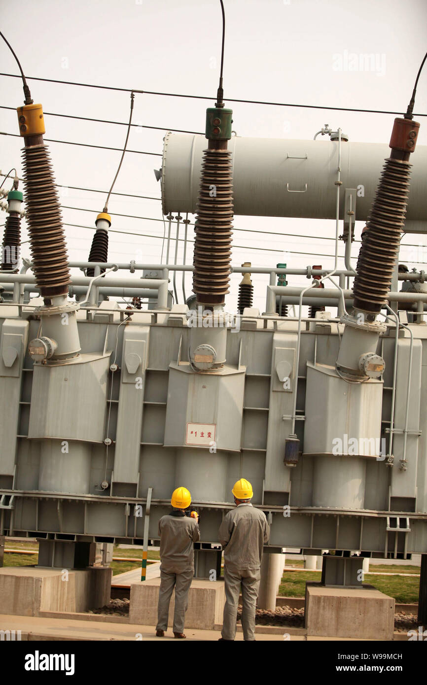 Chinese electricians check electrical equipments in Haozhou, east ...