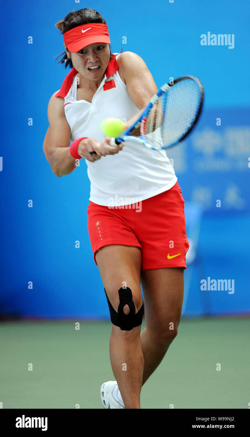 --FILE--Chinas Li Na competes in the womens tennis team quarter-final ...