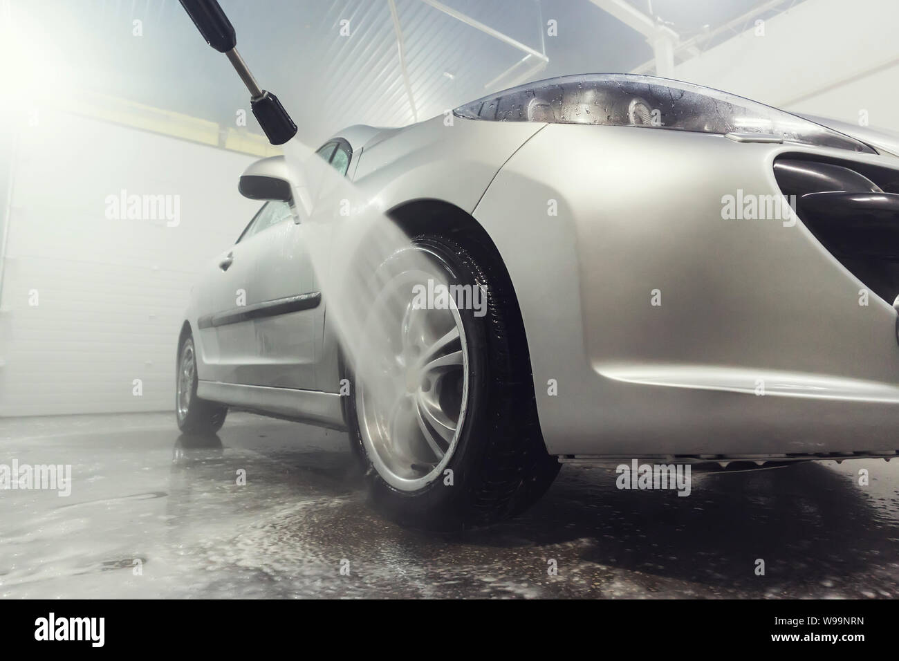 Self-cleaning stylish car in the garage. Wash kolesnogo drive. Cleaning ...