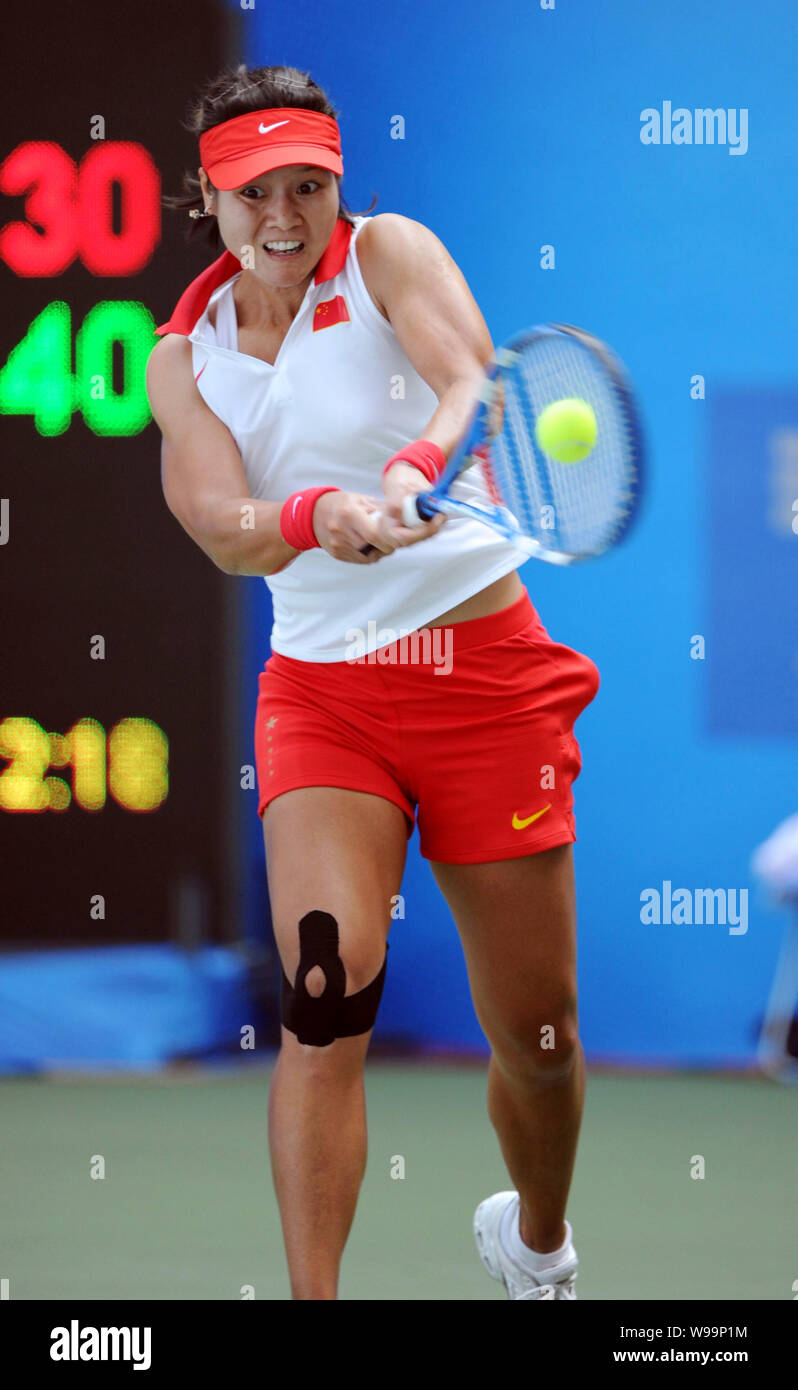--FILE--Chinas Li Na competes in the womens tennis team quarter-final ...