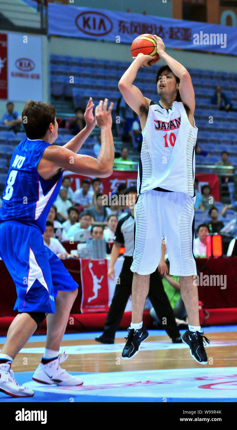 Kosuke Takeuchi of Japan, right, plays a shot against Chinese Taipei ...