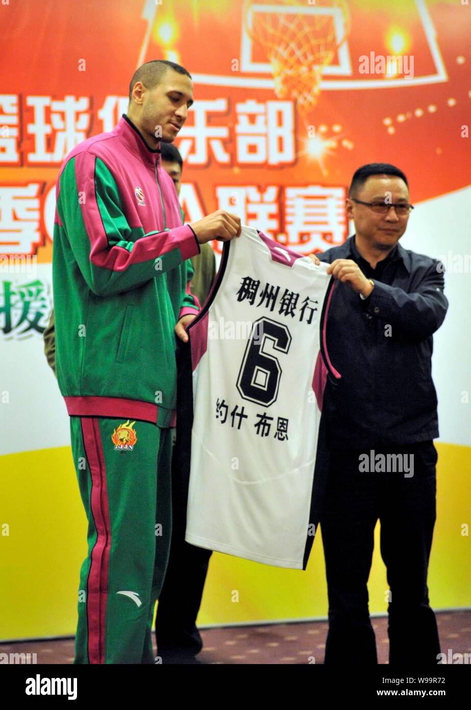 Josh chin hi-res stock photography and images - Alamy