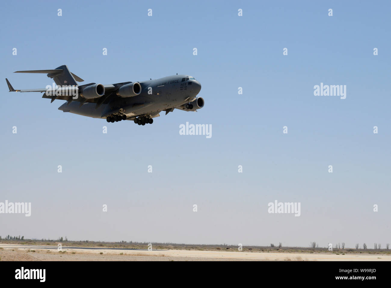 380th aircraft maintenance squadron hi-res stock photography and images ...