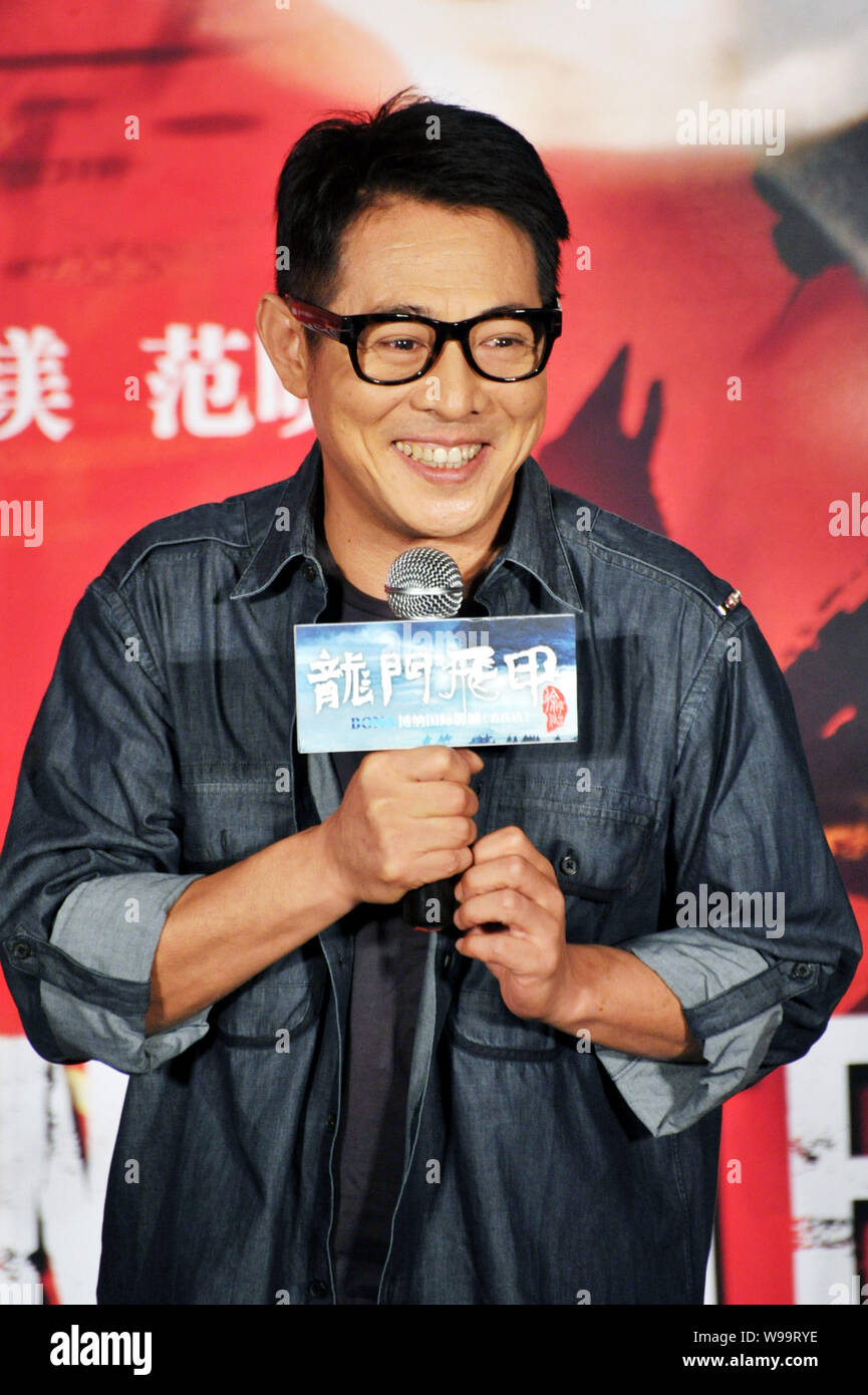 Flying swords of dragon gate 3d hi-res stock photography and images - Alamy