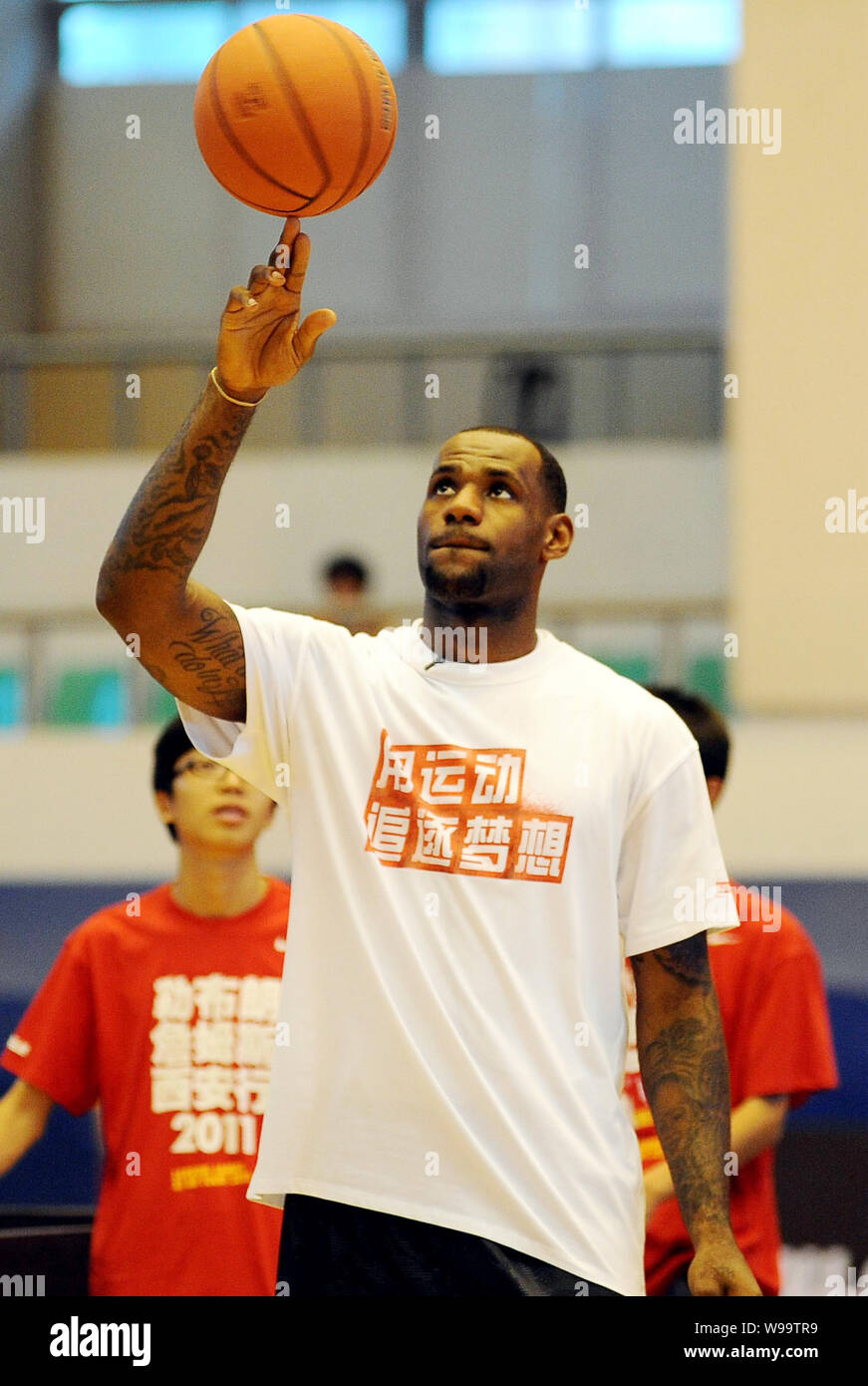 Lebron fans hi-res stock photography and images - Alamy