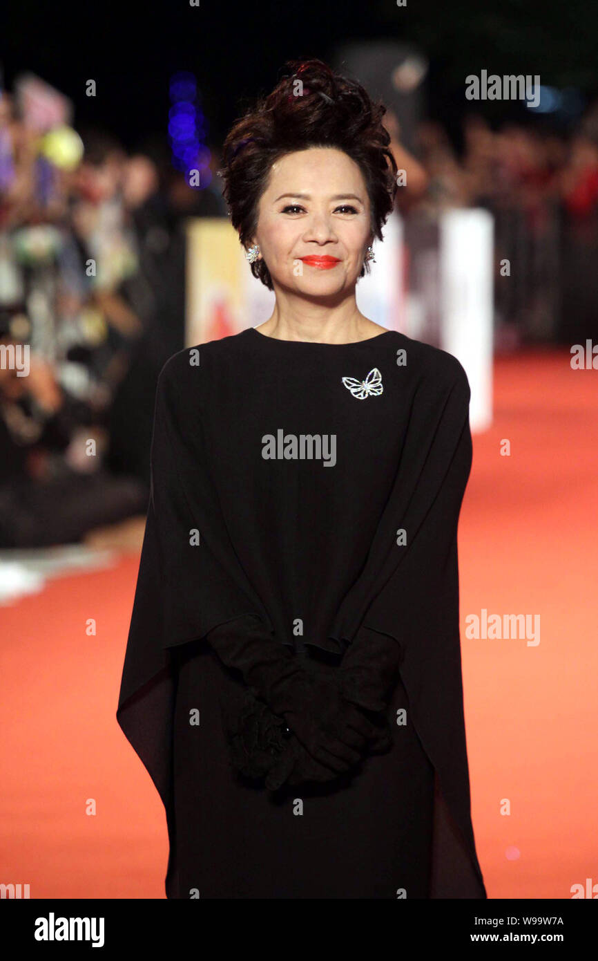 Hong Kong actress Deannie Yip (Deannie Ip) is pictured on the red ...